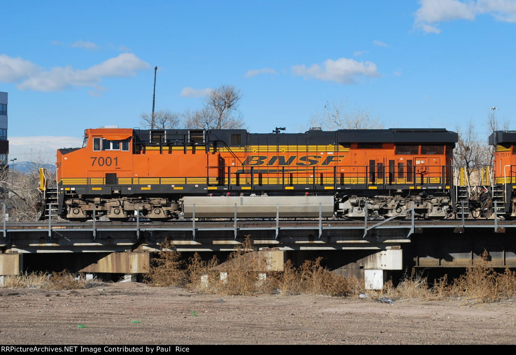 BNSF 7001